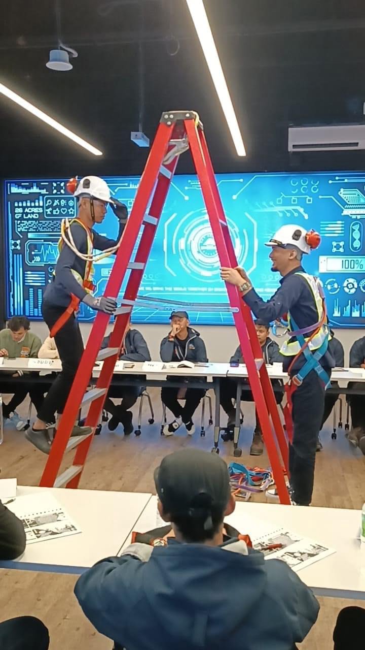 Working at Heights HRD Certified Safety Training - Leading Quantum ...